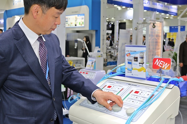 [KIMES 2017] StraTek Introduces a New Product of Transcutaneous ...