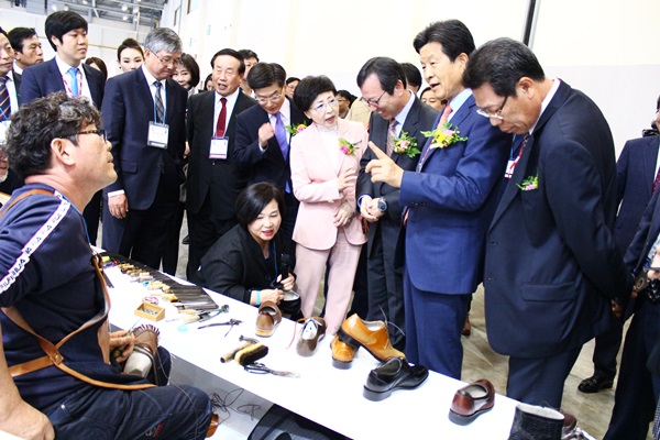 Korea’s Only One Shoe Show ‘2017 Busan International Shoe Show’, held ...