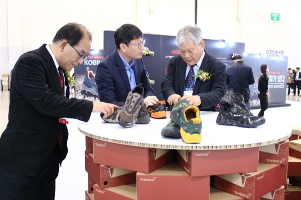 Korea’s Only One Shoe Show ‘2017 Busan International Shoe Show’, held ...