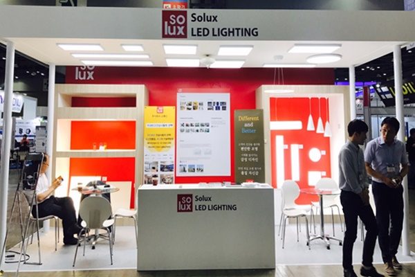 [LED & OLED EXPO 2018] SOLUX, displayed indoor lighting equipped with a ...