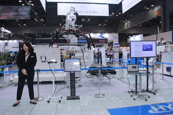[KOPLAS 2019] HY Robotics introduces injection molding multi-joint robot H5