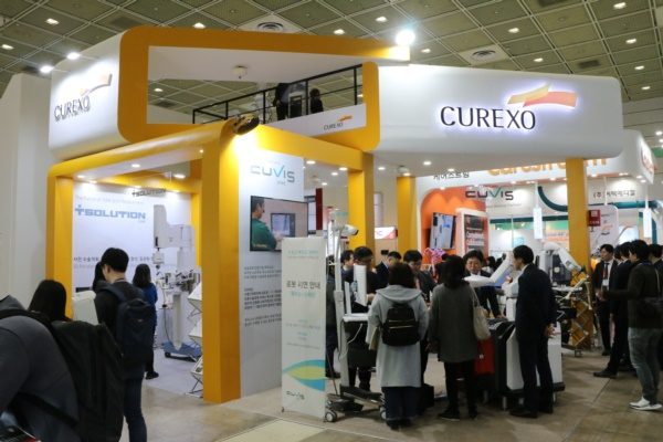 [KIMES 2019] Curexo introduces quick and accurate spinal surgery robot ...