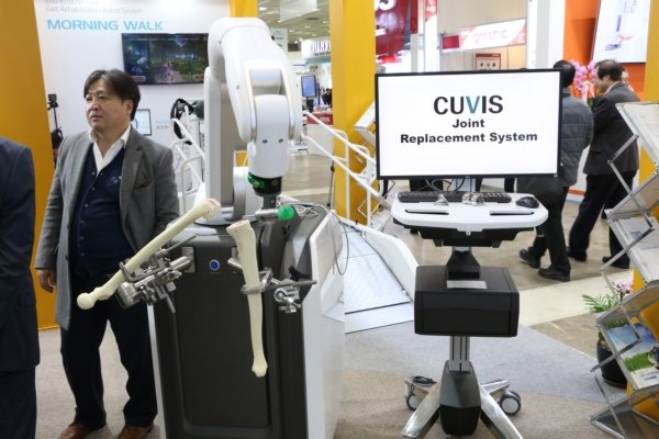 [KIMES 2019] Curexo introduces quick and accurate spinal surgery robot ...