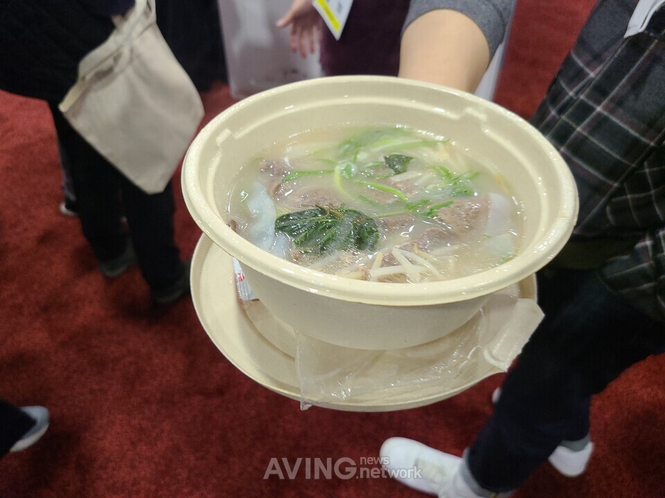 Yo-Kai Express Exhibited New Products, including its Ramen Vending ...