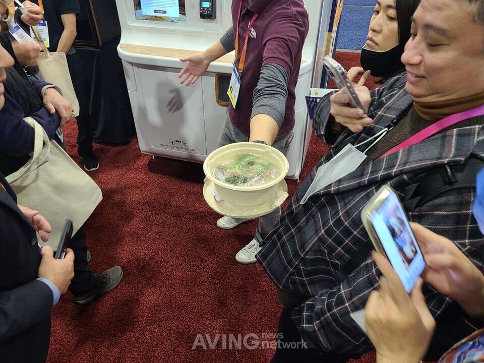 Yo-Kai Express Exhibited New Products, including its Ramen Vending ...