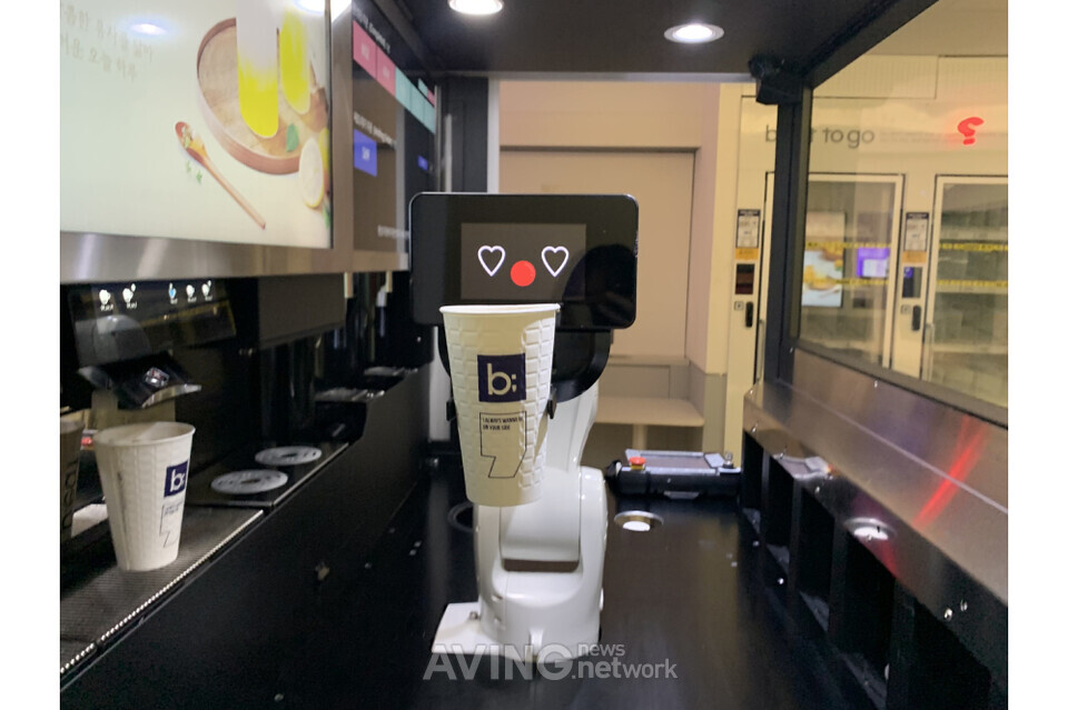 AI Robot Coffee 'b;eat', Participates in 'AWS Summit Seoul'!