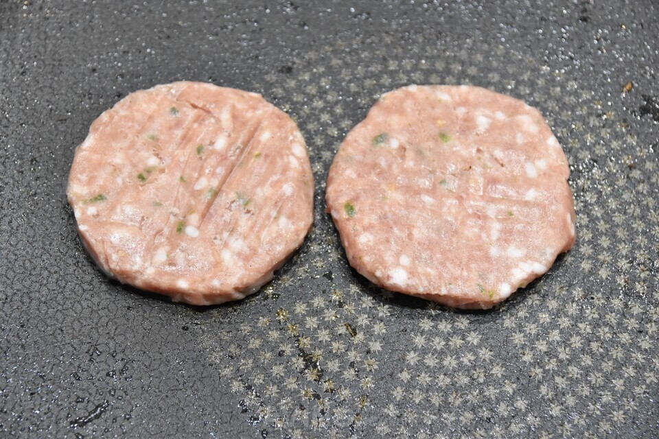 [DRINK SEOUL 2023] Kkomaroo presented its savory artisan Yukjeon ...