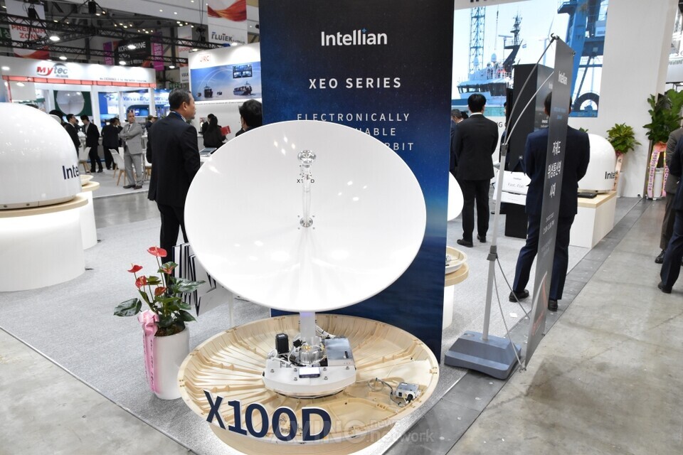 Intellian Technologies shows off ground-fixed flat panel antenna at ...