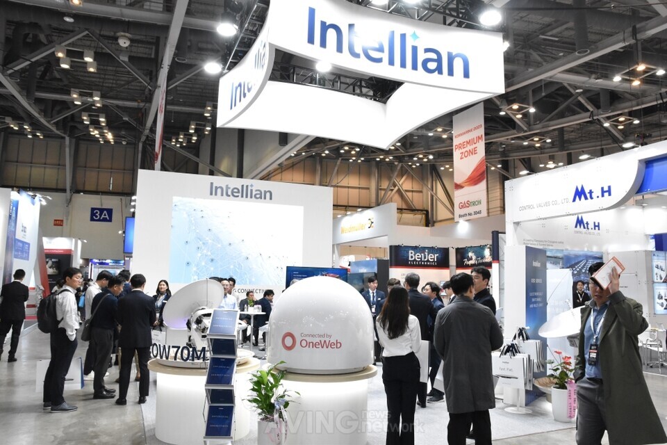 Intellian Technologies shows off ground-fixed flat panel antenna at ...