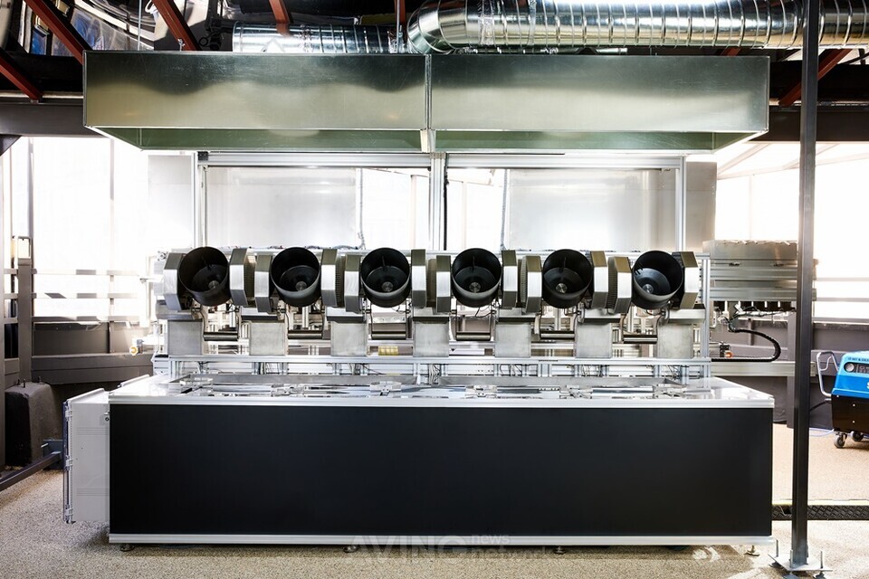 Creo Korea showcased the smart automatic cooking robot 'Eight Kitchen ...