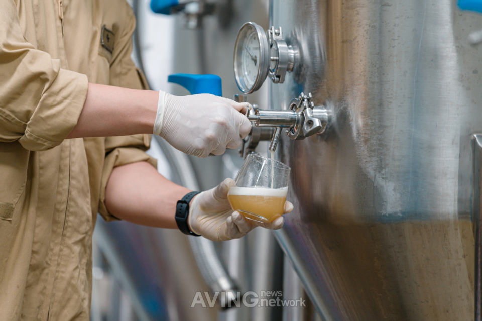 Booze & Buzz Meadery to Unveil Award-Winning Meads and Sustainability ...