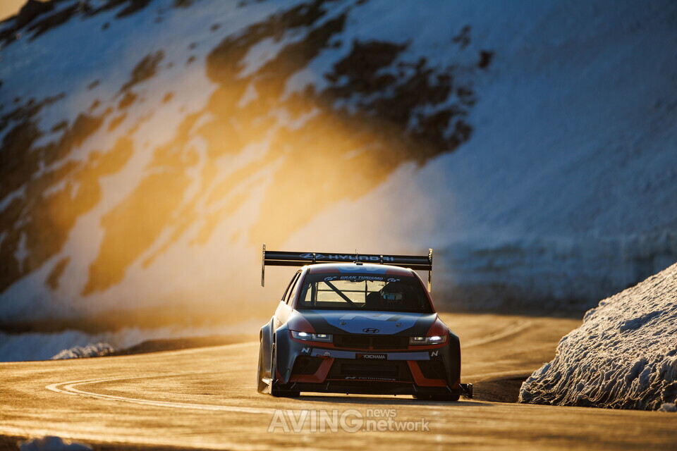 Hyundai Achieves Record for Production Electric Cars at Pikes Peak ...