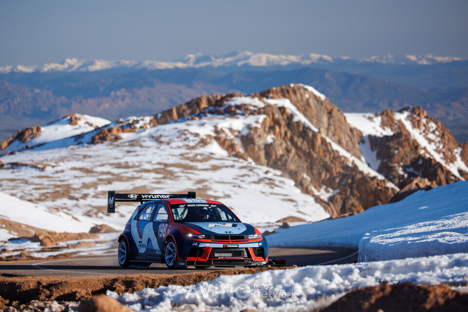 Hyundai Achieves Record for Production Electric Cars at Pikes Peak ...