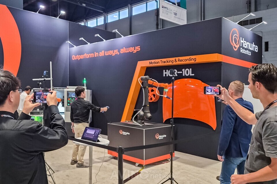 Hanwha Robotics Unveils New Model HCR-10L at IMTS 2024 in Chicago, USA ...