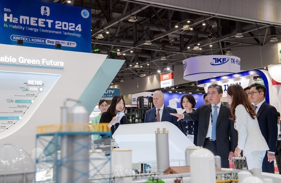 Hyundai Motor Group Showcases Diverse HTWO Grid Solutions at H2 MEET ...