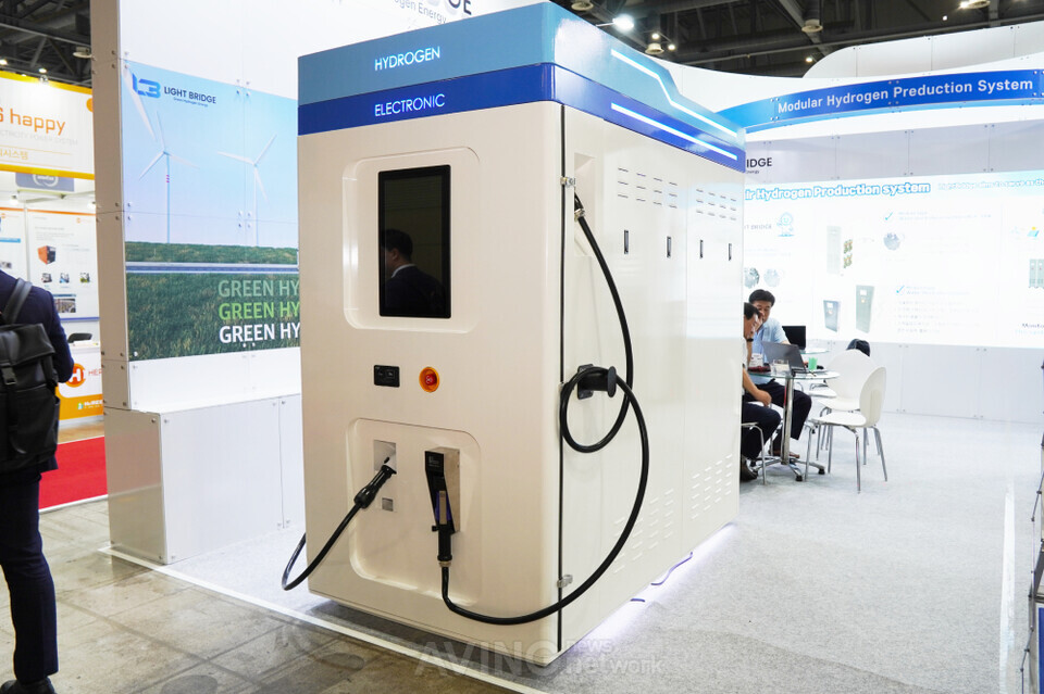 Light Bridge Showcases Self-Developed Electrolyzer Stack and System at ...