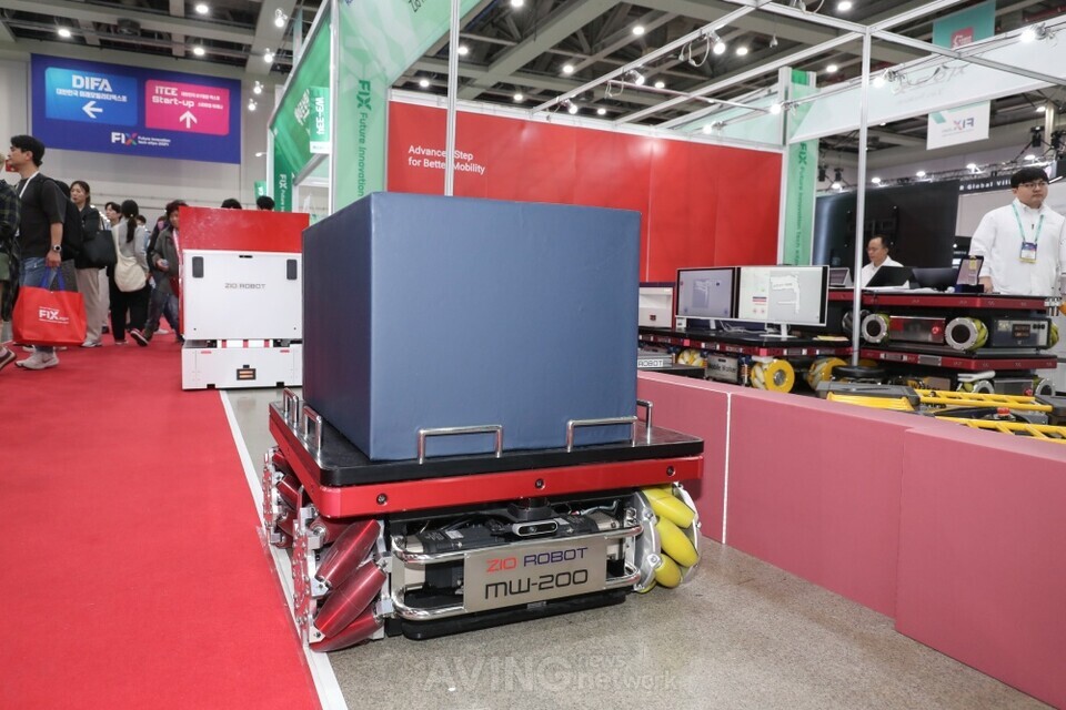 Zio Robot Unveils Cargo Transport and Collaborative ‘Mobile Worker ...