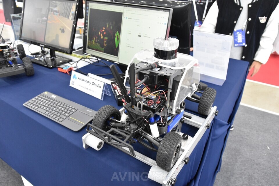 FutureDrive Debuts ‘D-U-A’ Custom Autonomous Mobility Platform at FIX 2024