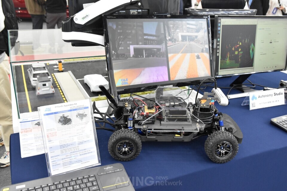 FutureDrive Debuts ‘D-U-A’ Custom Autonomous Mobility Platform at FIX 2024