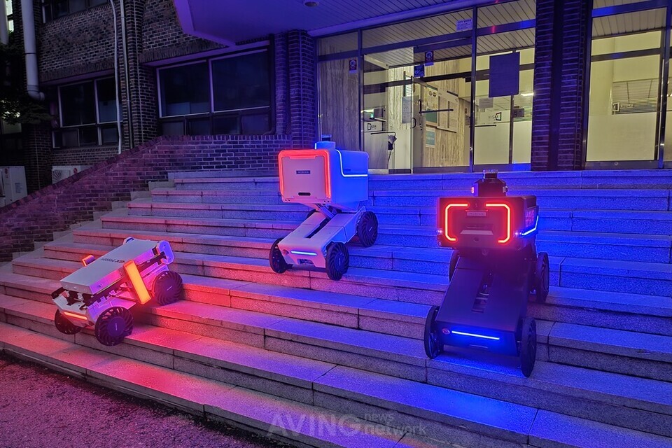 MOBINN to Introduce Patrol and Traffic Signal Robots at FIX 2024 ...