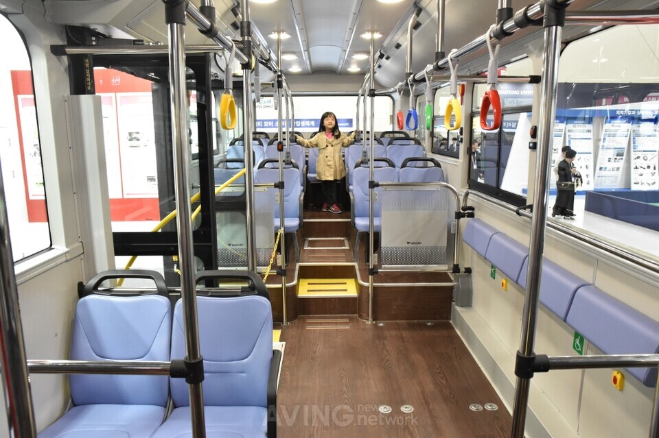 Woojin Industrial Systems showcases “APOLLO 900 Rapid Charging Low ...