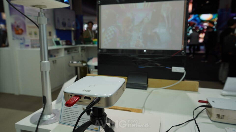 KMS Partner Unveils ‘Zeus’ Mini Beam Projector at MWC 2025, Expanding ...