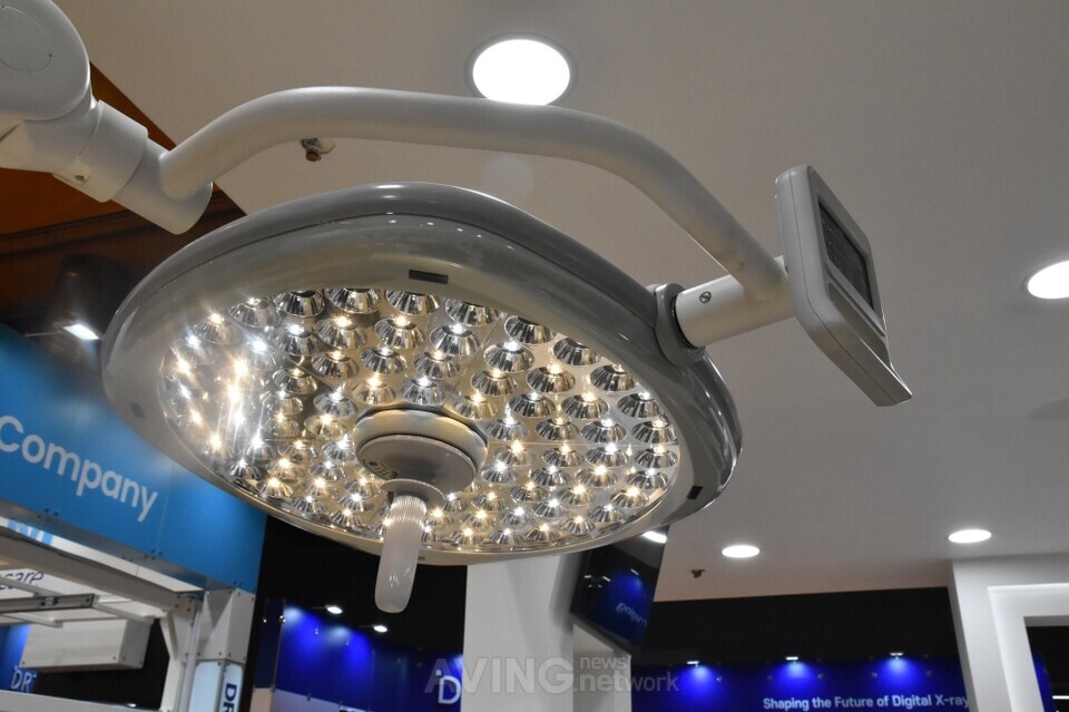 Dentis unveils ‘LUVIS ST500’ at KIMES 2025: “An operating table optimized for surgical ...