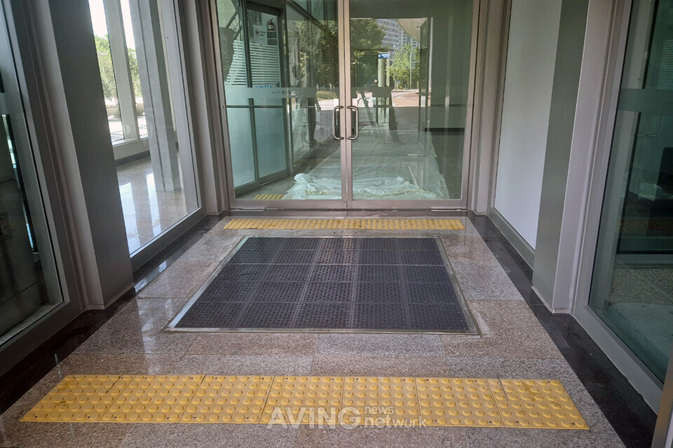 The smart cleaning revolution begins at the entrance with Daeshin MC’s ...