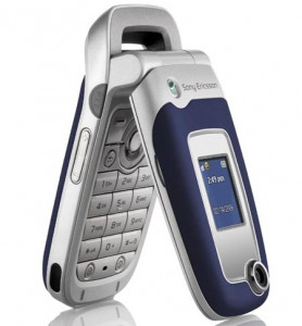 Sony Ericsson Brings Chic, Affordable Z525 Clamshell to the US Market