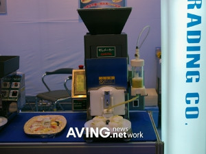 AUTEC sushi machine makes 3,000 pieces per hour