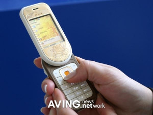 NOKIA L’Amour Collection swivel phone 7370 with unique flower pattern