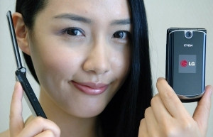 LG to unveil its new slim clamshell business handset