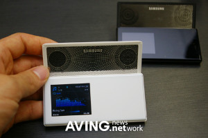 Samsung to unveil its MP3P 'YP-S5' with stereo speaker