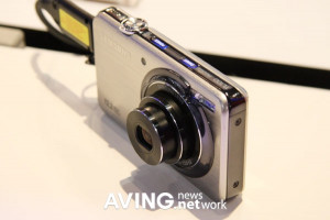 Samsung to display its 16.6mm-thick digital camera 'TL100'
