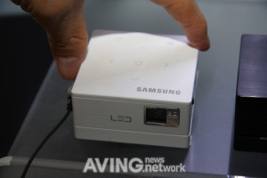 Samsung to unveil its new ultra-compact LED pico projector