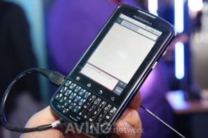 [MWC2011] Motorola, QWERTY+TOUCH smartphone 'PRO'